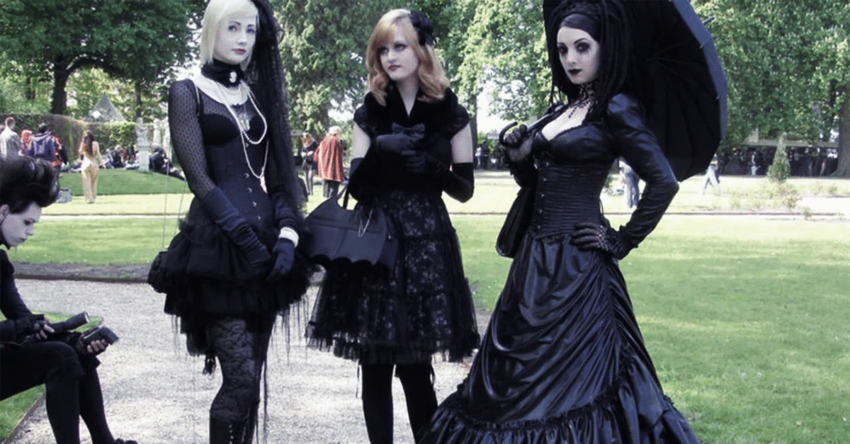 What Is The Difference Between Emo And Goth Fashion At Charli Bayly Blog What Is The Difference Between Emo And Goth Fashion At Charli Bayly Blog
